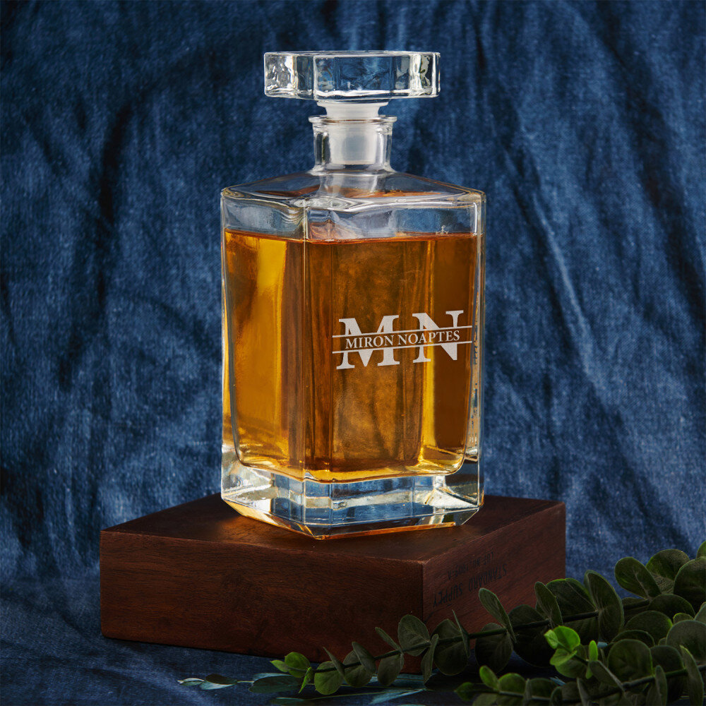 Inițiale cu nume și prenume - Carafă pentru whisky 0,7l - MyGift.ro